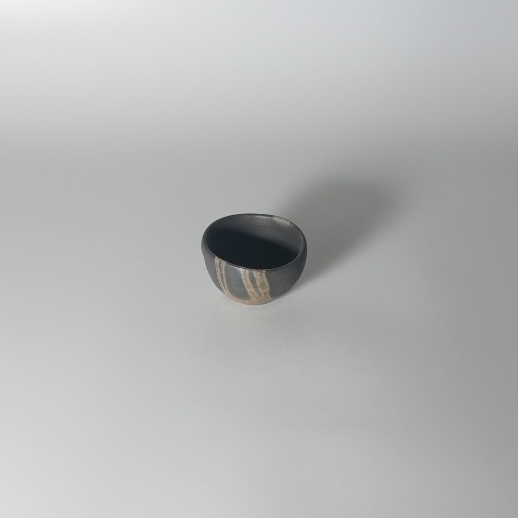 Blue bizen Guinomi sake cup. Bizen. Takashi Baba. | Gallery Sentou