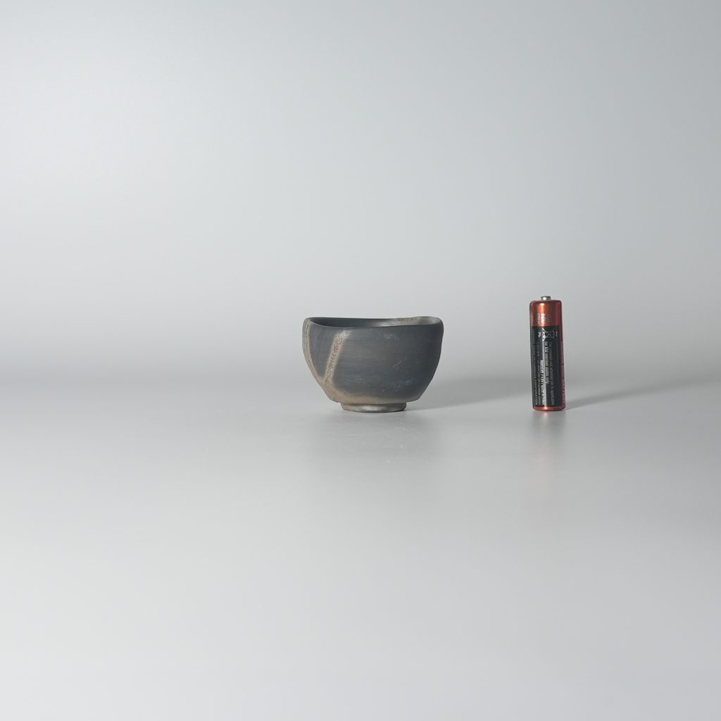 Blue bizen Guinomi sake cup. Bizen. Takashi Baba. | Gallery Sentou